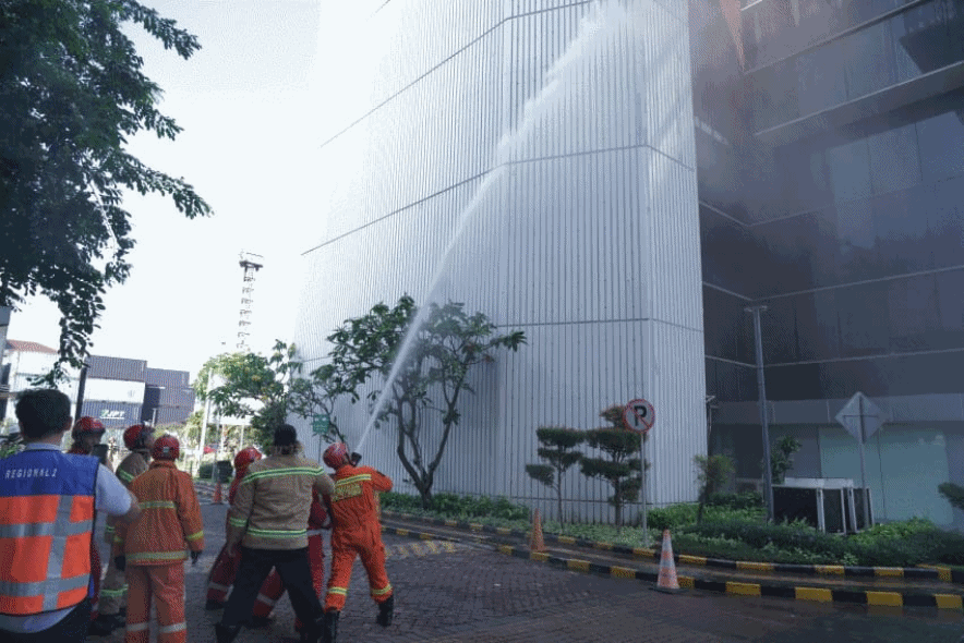 Puluhan Pekerja Pelindo Regional 2 Sigap Padamkan Kebakaran dan ... Puluhan Pekerja Pelindo Regional 2 Sigap Padamkan Kebakaran dan ...